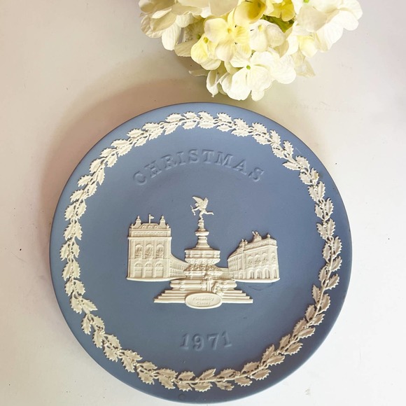 Accents | Vintage 1971 England Wedgwood Blue Jasperware Plate Christmas ...
